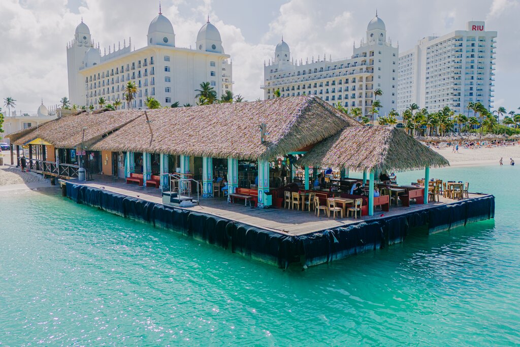 Bugaloe Beach Bar & Grill - Caribbean, Seafood, Bar/Pub food in Palm Beach, Noord | ArubaBuddies